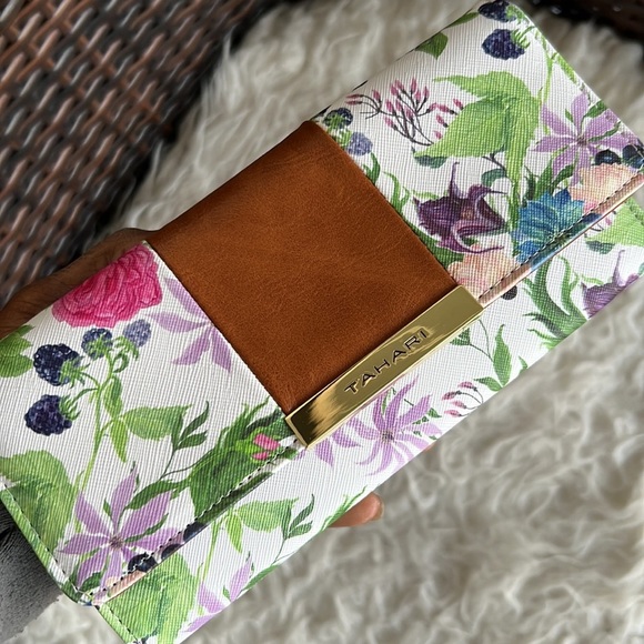 Tahari | Bags | Nwt Tahari Vegan Leather Royal Flush Design Clutch ...